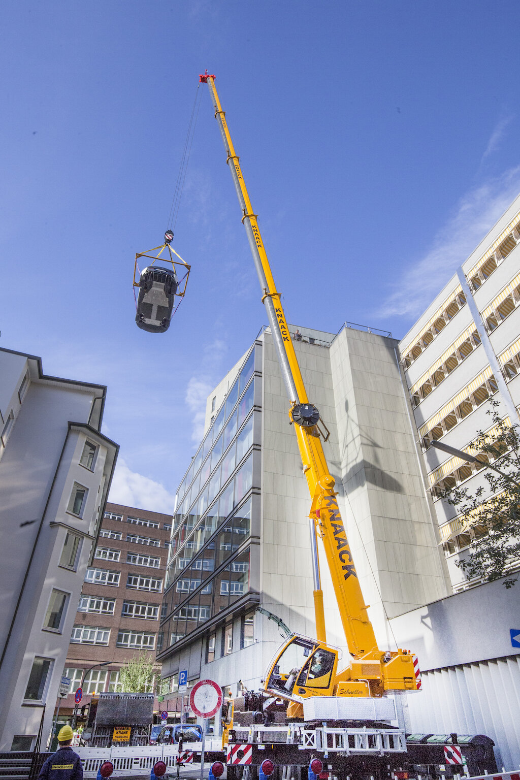 Knaack Krane - It does not get any faster than this.